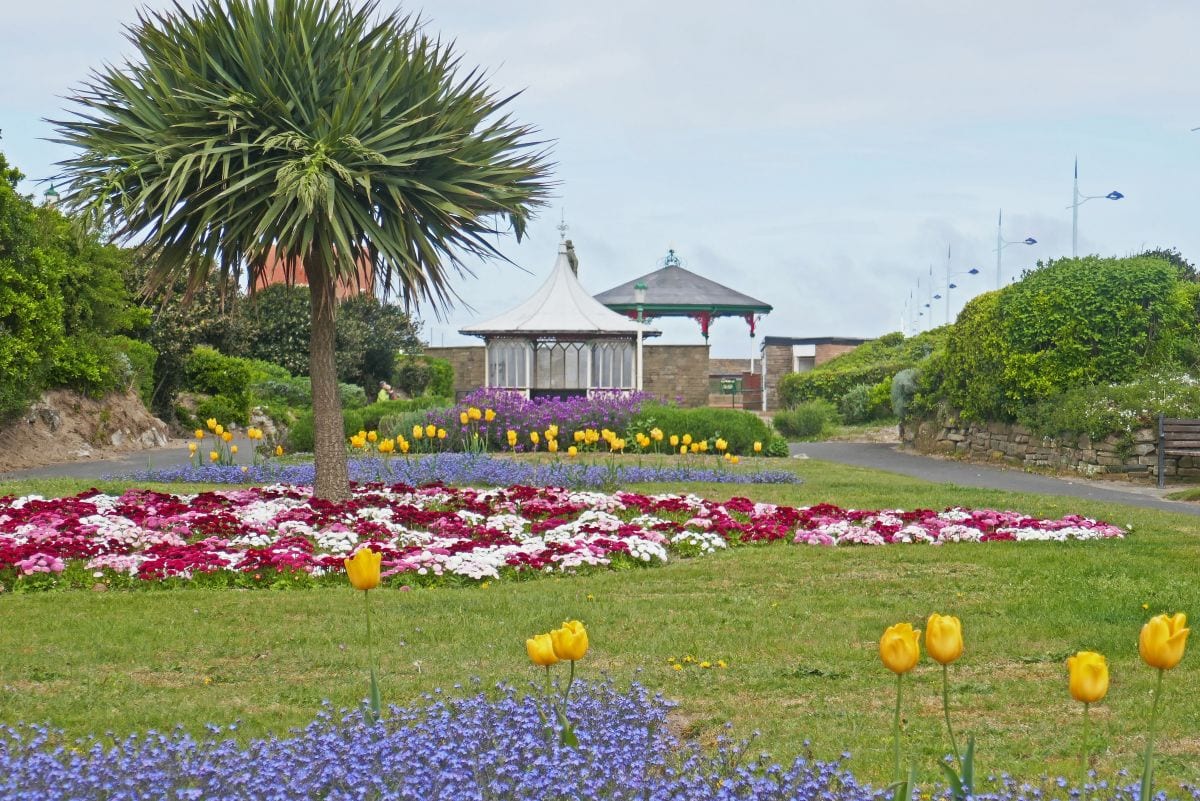 Promenade Gardens St Annes - features, flowers and more. Visit St Annes